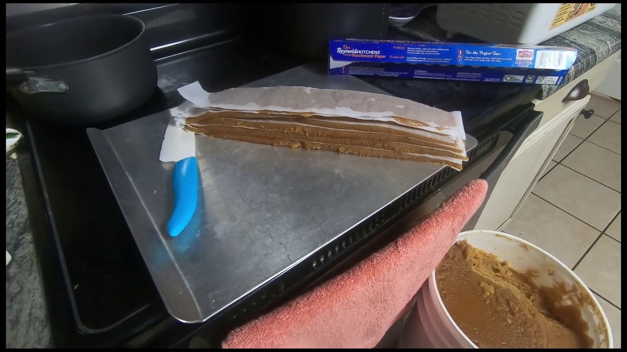 Making winter patties Feeding in the winter - YouTube