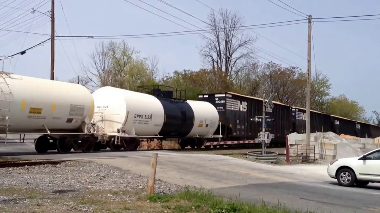Norfolk Southern freight trains on the Piedmont division S line - YouTube