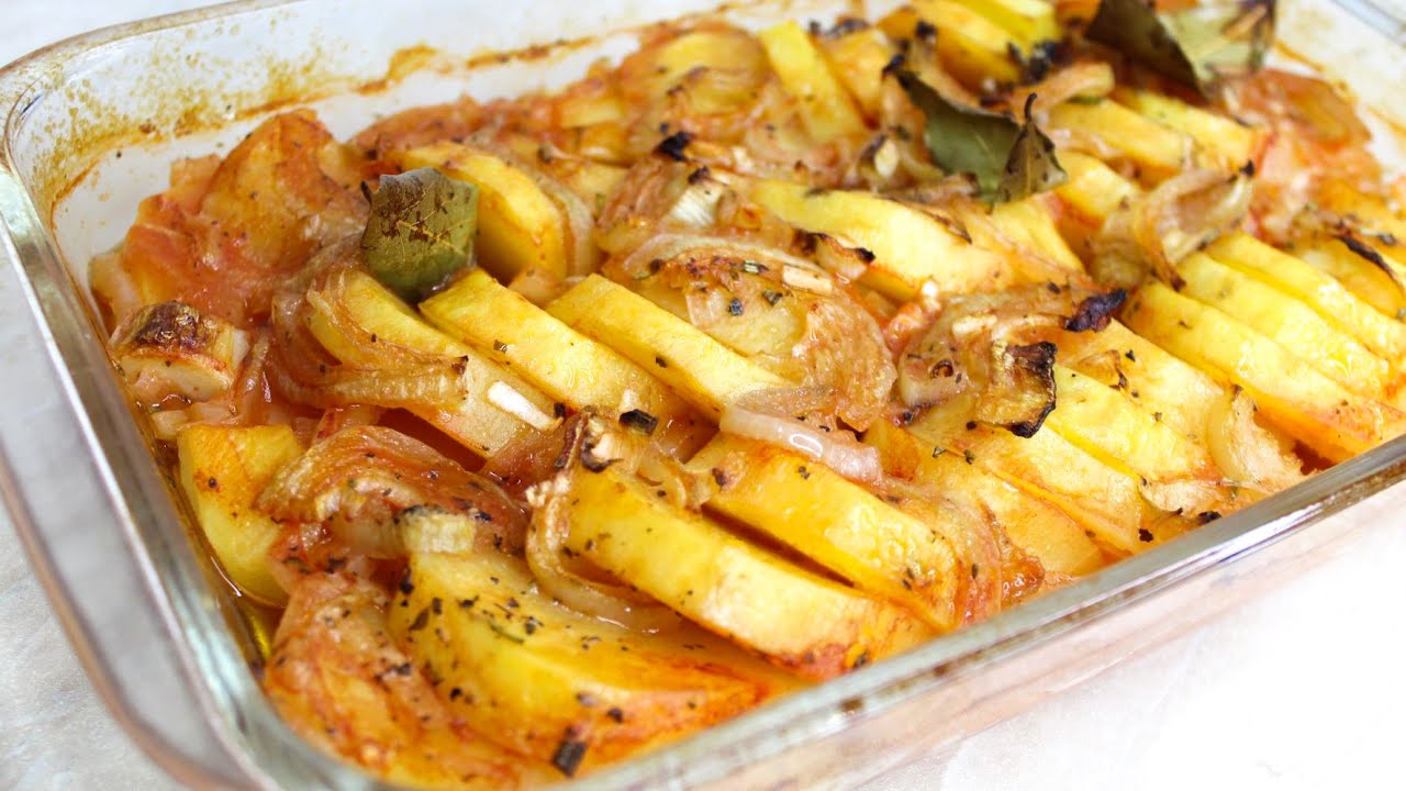 Tave me patate te pjekura ne furre | Potatoes casserole - YouTube
