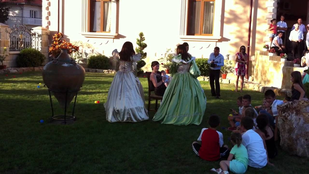 Ursitoarele la restaurant Trei Pini Seini - YouTube