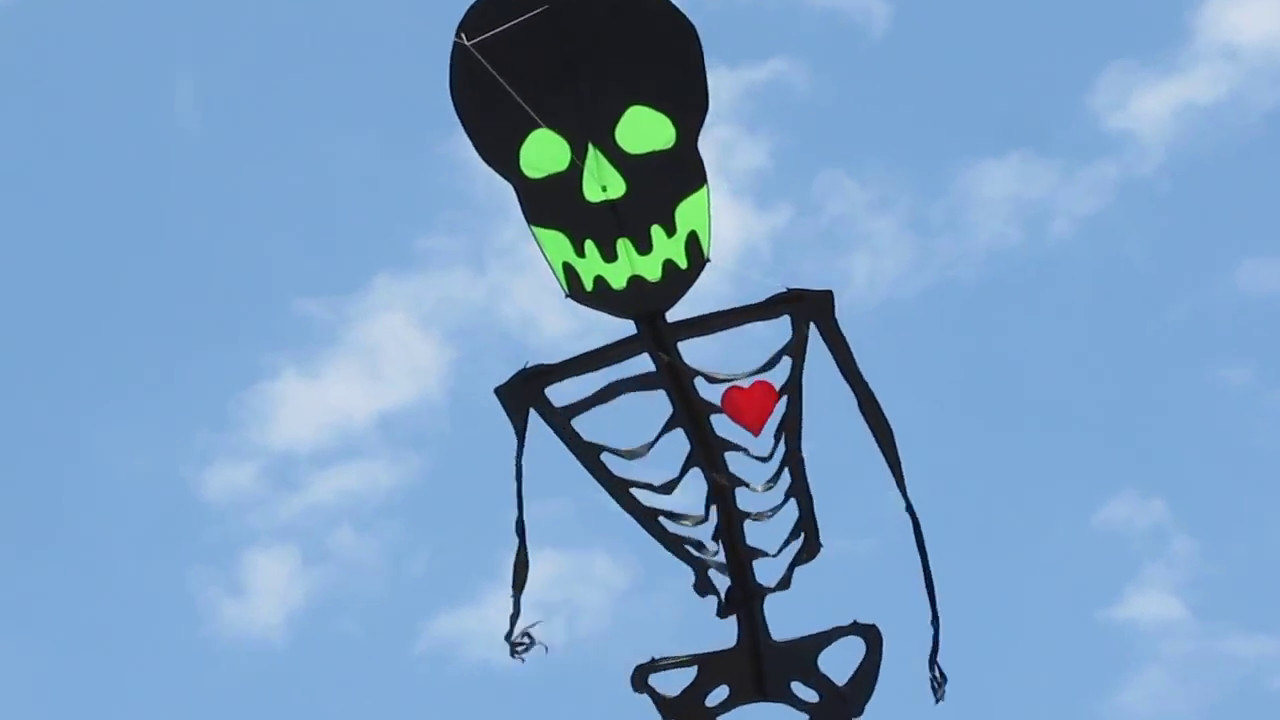 Skeleton kite with a Heart - YouTube