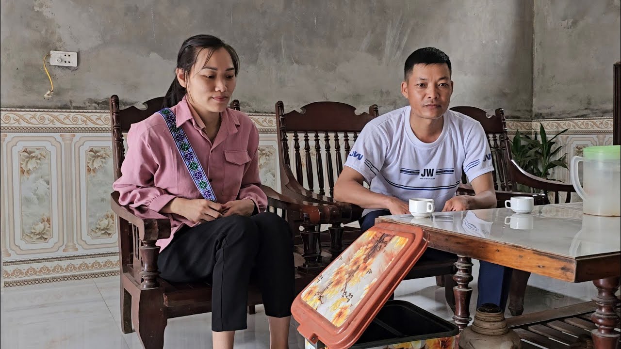 Khang confessed his feelings to Ly Vy Ca when he brought her home. Ly ...