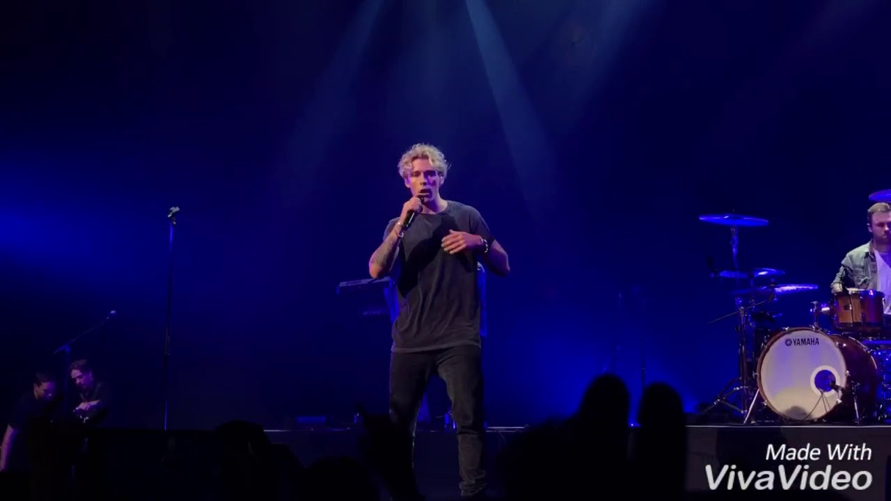 [20190625 / HN] Christopher - High 크리스토퍼 내한공연 떼창 - YouTube