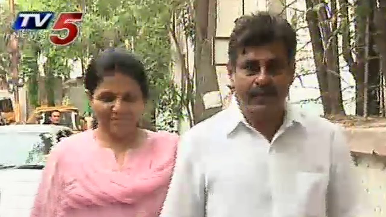 konda vishweshwar reddy and His wife cast their vote At Banjara Hills ...
