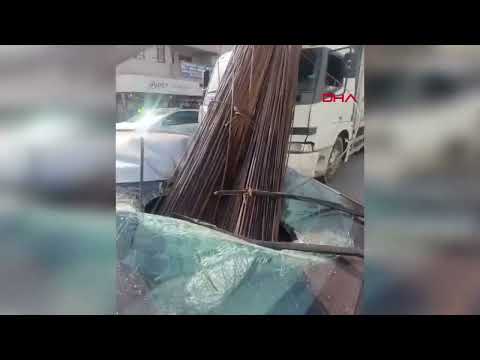 MANAVGAT’TA DEHŞET ANLARI: KAMYONDAN FIRLAYAN DEMİRLER OTOMOBİLİ OK GİBİ DELDİ!