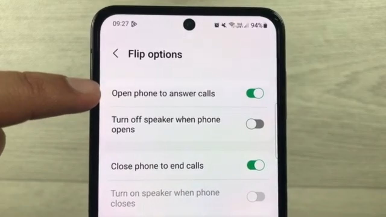 Samsung Galaxy Z Flip 4 : How to Receive Incoming Call by Opening the ...
