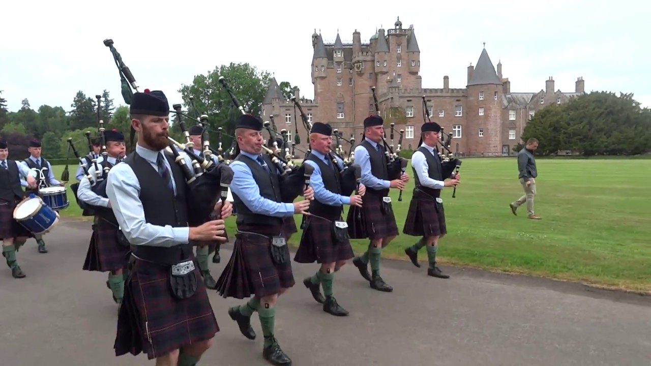 Bagpipes Music The Highlanders 4 SCOTS Pipe Band Marching Glamis Castle ...