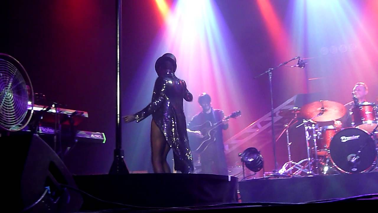 La Vie En Rose by Grace Jones live in New York 2012 presented by ...