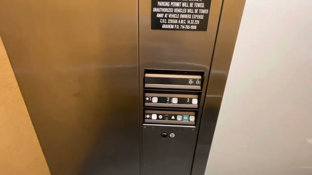 2 Dover Hydraulic Elevator at Best Western Plus Park Place Inn - Mini ...