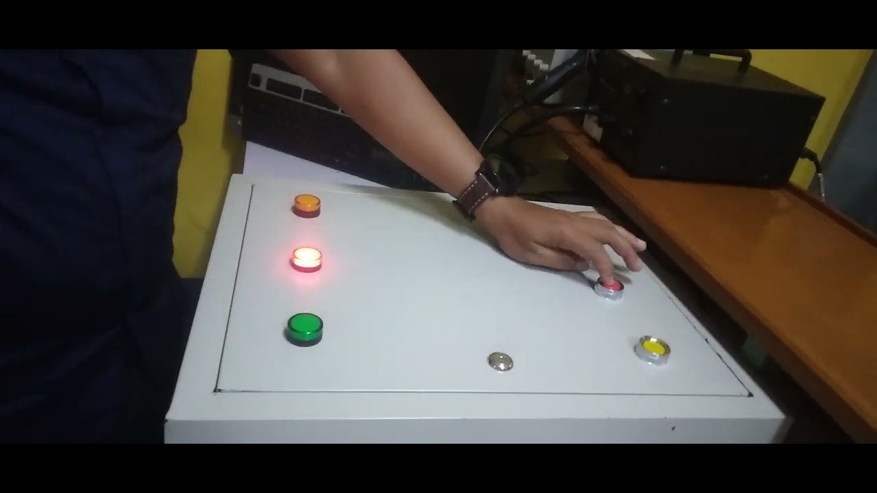 panel kontrol listrik untuk start dan stop di buat oleh peserta ...