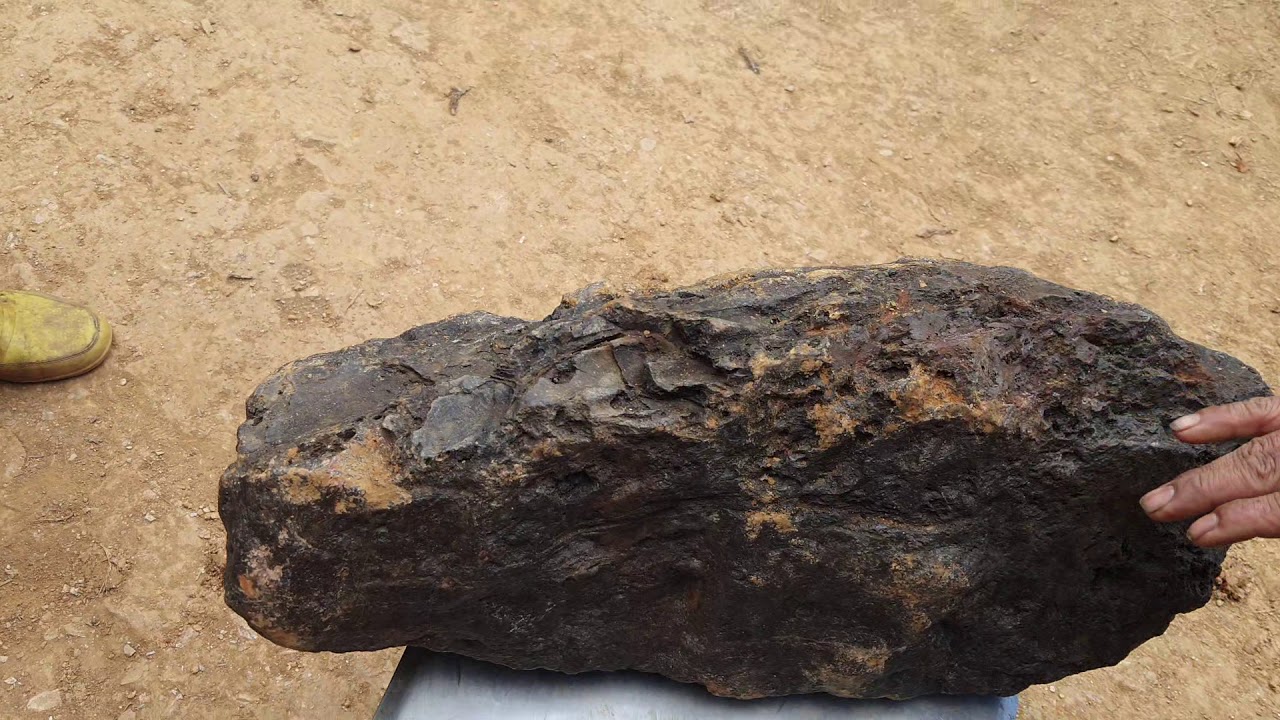 Lub pob zeb no puas yog hom pob zeb poob saum hli los tiag? - YouTube