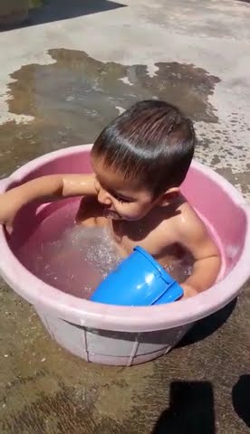 Nonu having fun #bathtime #kidsfunnyvideos #enjoyingeverydaylife - YouTube