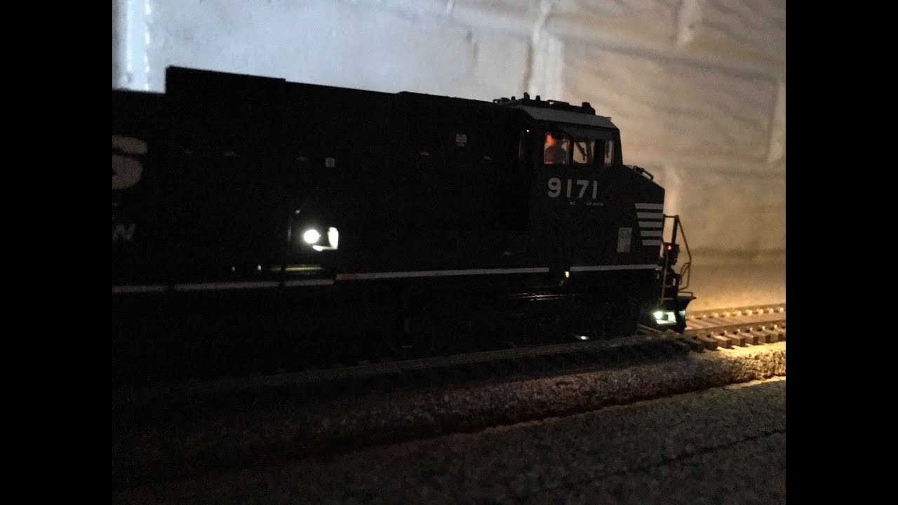 MTH Dash-9 Custom LED Lighting W/ ESU Loksound - YouTube