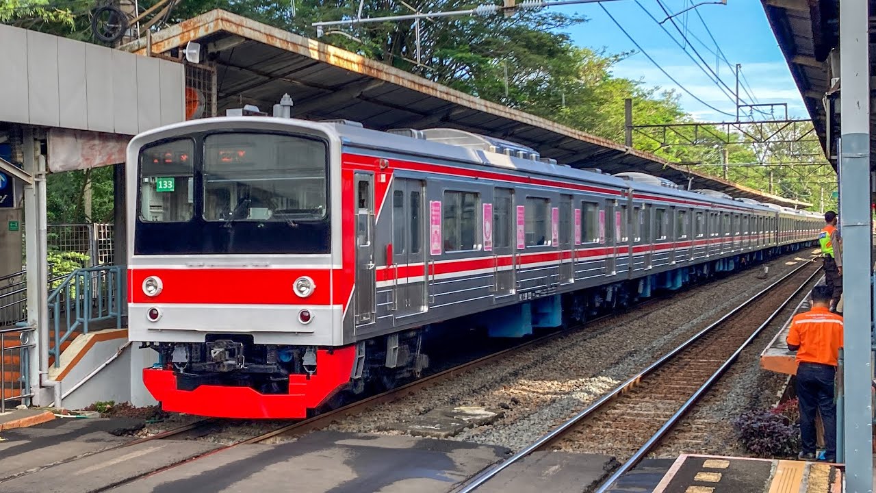 Kompilasi KRL Commuter Line di Stasiun Universitas Indonesia! JR 205 ...