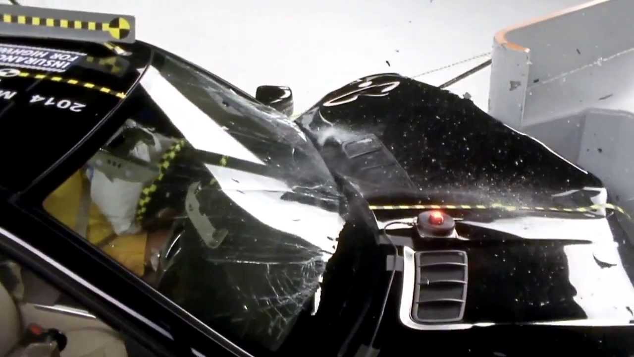 2014 Mercedes M class small overlap IIHS crash test - YouTube