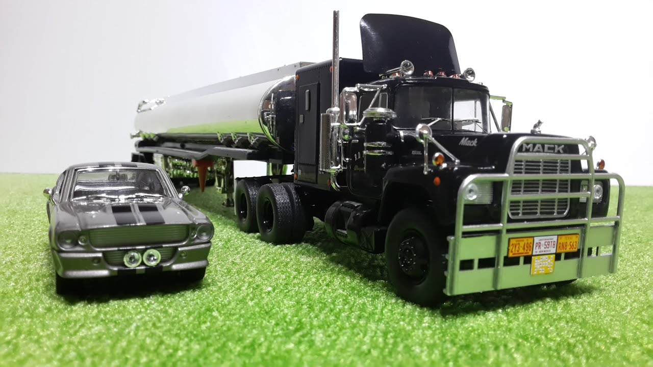 Mack RS700 Convoy - YouTube