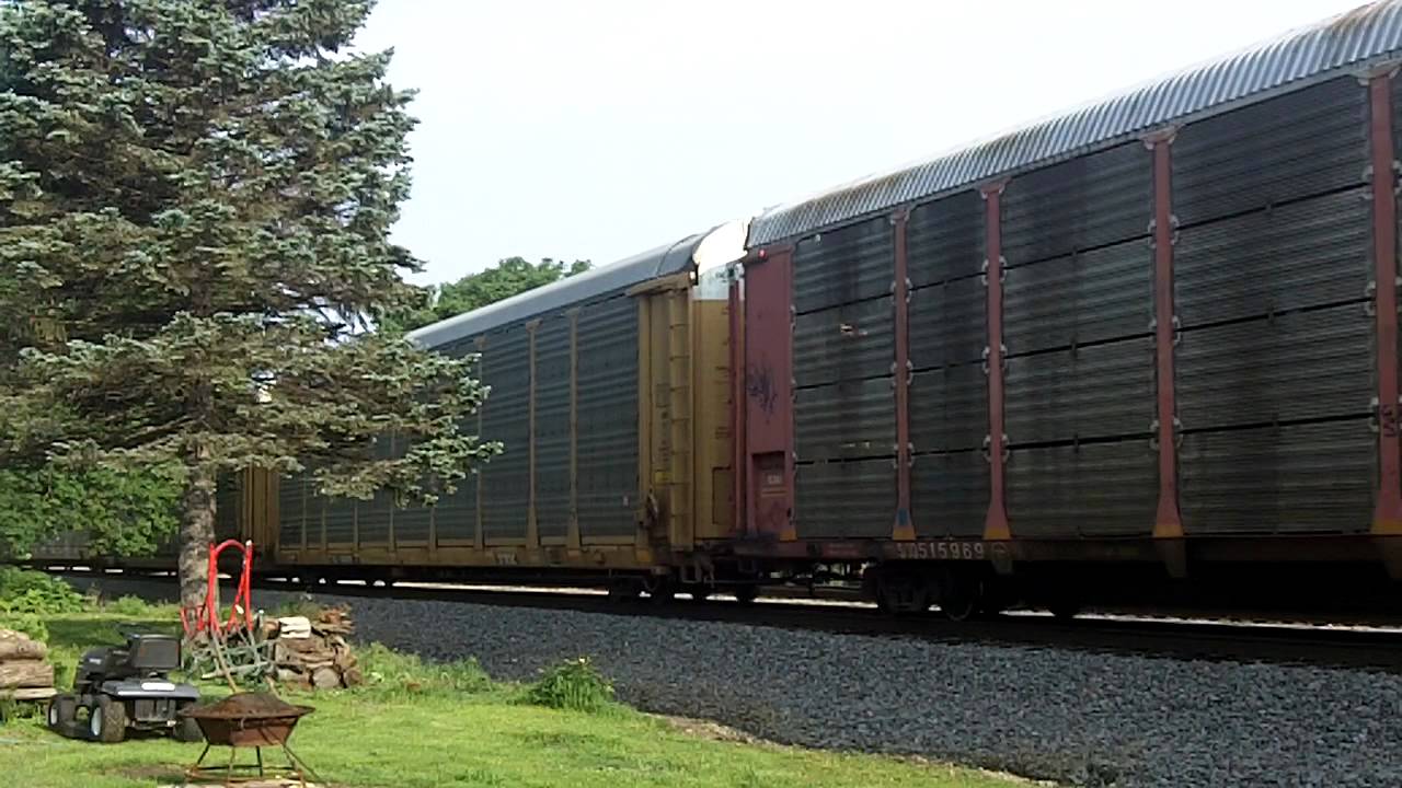 UP 7467 & NS 9400 Lead Auto Racks - YouTube