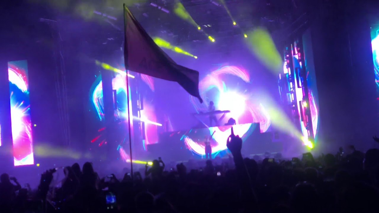 Zedd - Happy Now ft Elley Duhé LIVE - YouTube