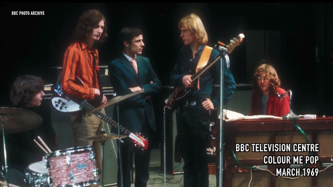 Dave Sinclair ... The Lost Interview | 2 - Early Caravan, Touring ...