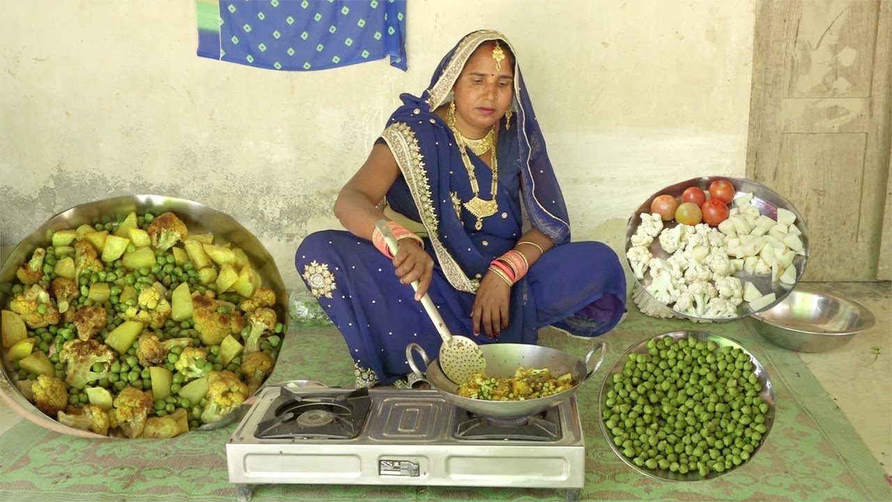 Bihari Women is cooking special spicy food बिहारी स्टाइल में बनाए हरे ...