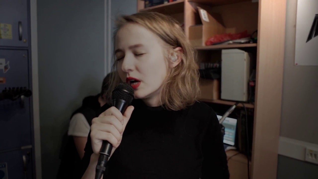Anna Makeeva – Force (Live on Radio Maximum) - YouTube