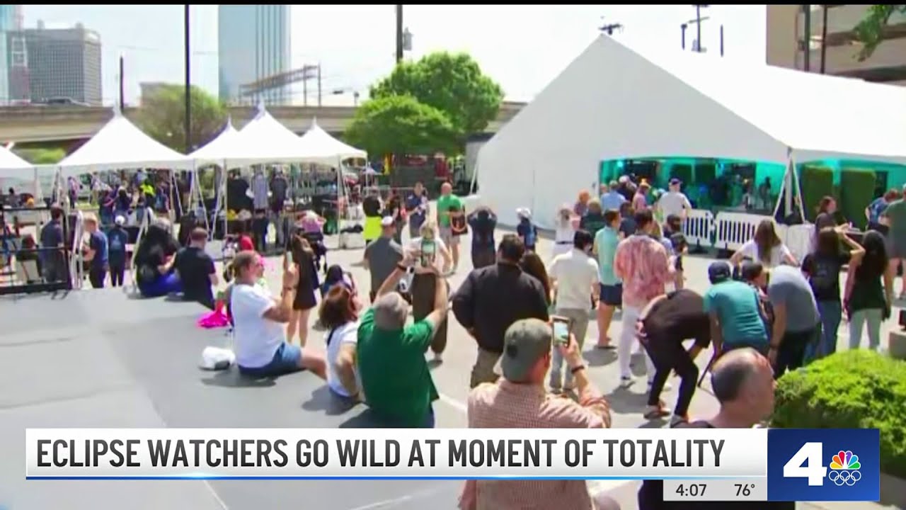 Eclipse watchers in Dallas go wild over moment of totality - YouTube