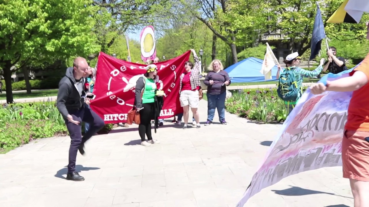 UChicago Scav 2017 - Item 70: Screaming on the Quad - YouTube