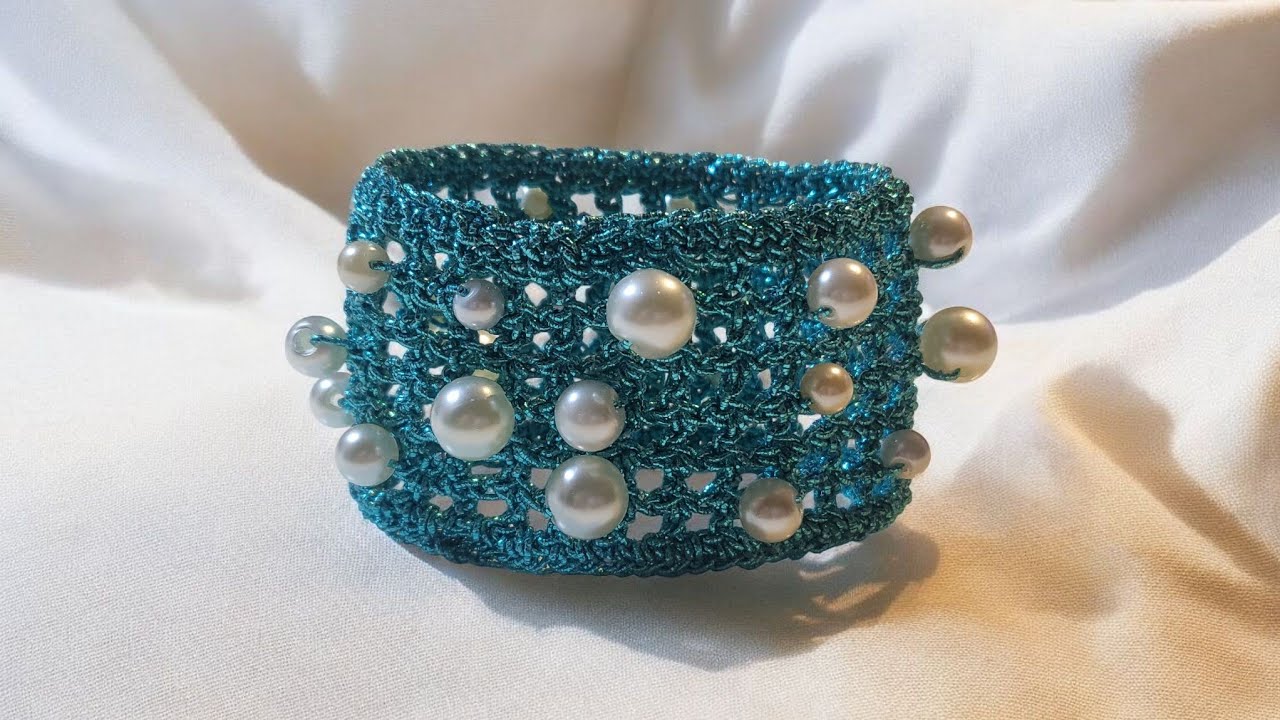 Bracciale a rete lavorato all'uncinetto Con filato gioiello e perle di ...
