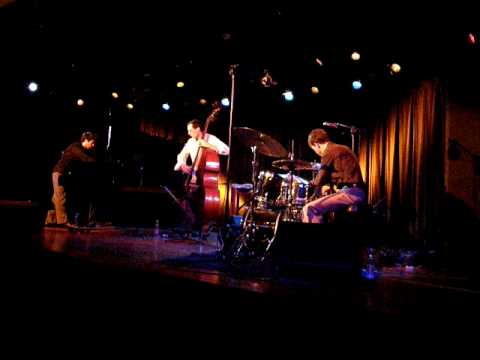 greg Aguilar trio - 15 janv 2010 (002.AVI) - YouTube