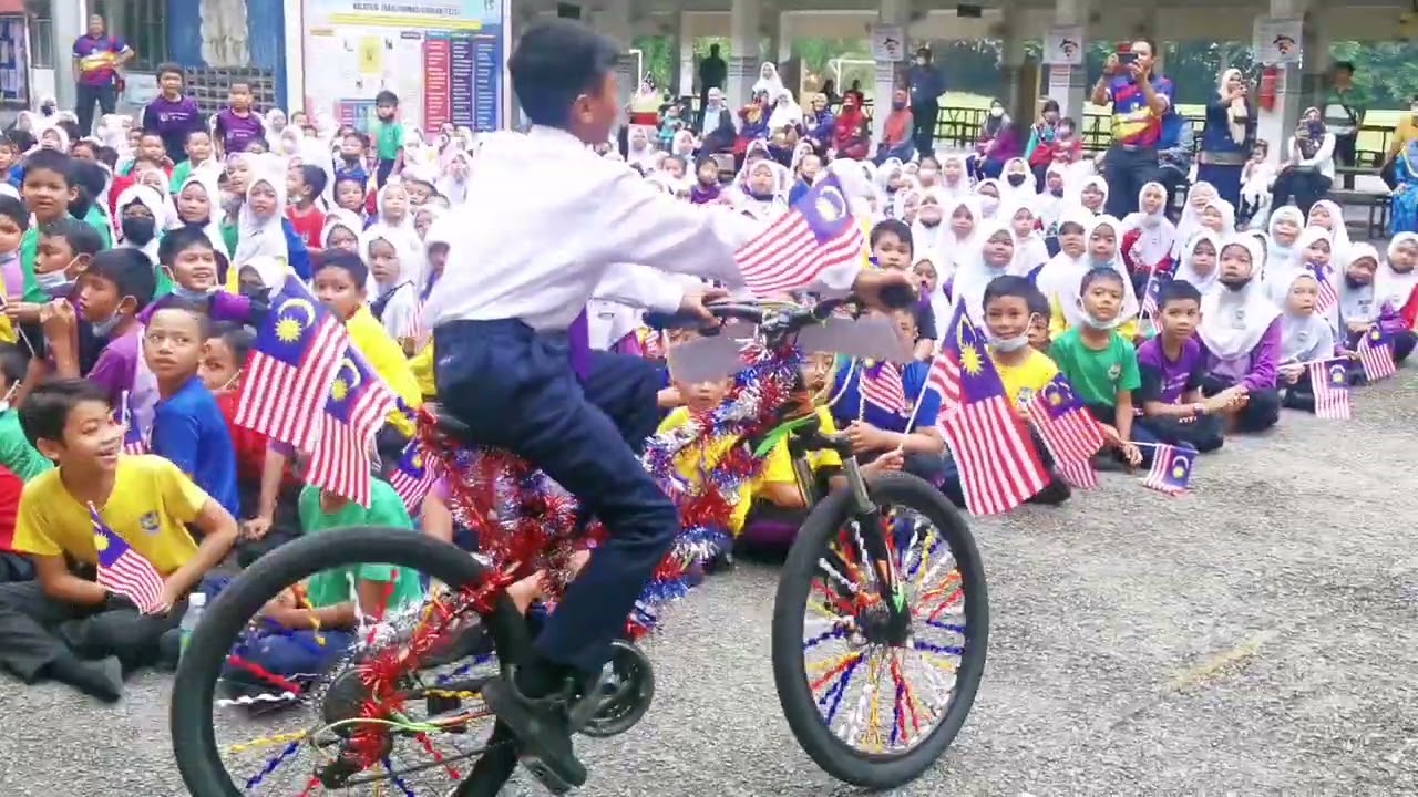 Basikal Berhias Kemerdekaan, SK Seri Impian - YouTube