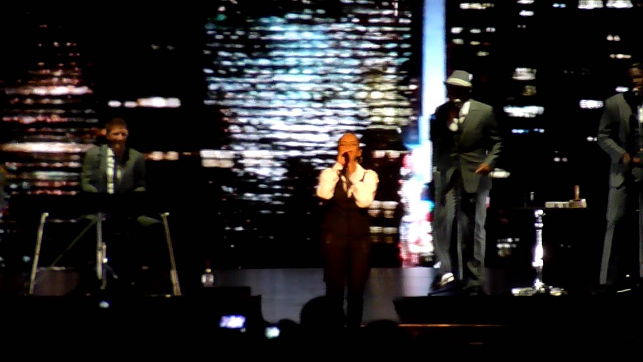 Sade (Smooth Operator Live) - YouTube