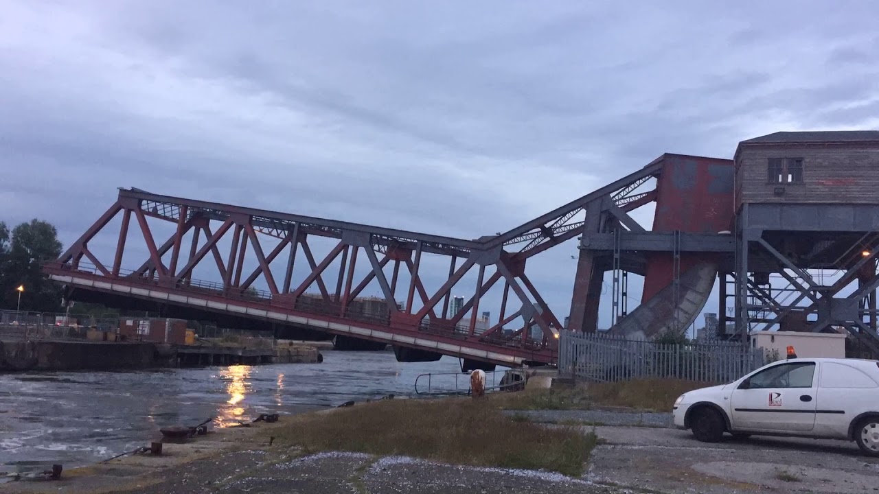 A Bridge (bascule) Birkenhead/Wallasey Docks lift for Smit Donau Tug ...