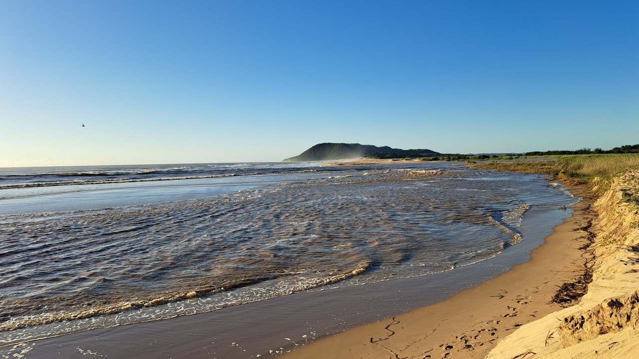 St Lucia Estuary Mouth 9 January 2023 - YouTube