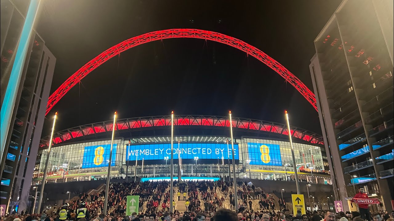 United - Newcastle Ligakupa döntő meccs vlog - YouTube