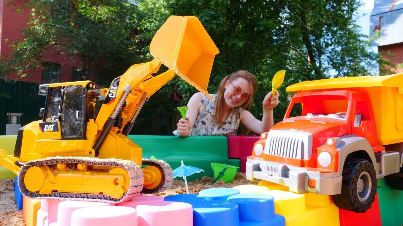 Tolle Spielzeugautos - Der Bagger und der Kipplaster helfen Irene einen ...