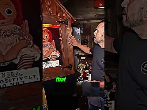 Did you notice the gloves worn by Annabelle's caretaker, Dan Rivera? #usa #annabelle #rip