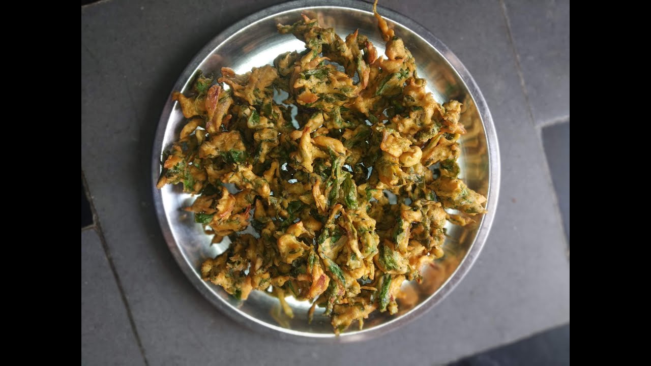 Palakoora pakodi in telugu,homely made crispy crispy palak pakoda - YouTube