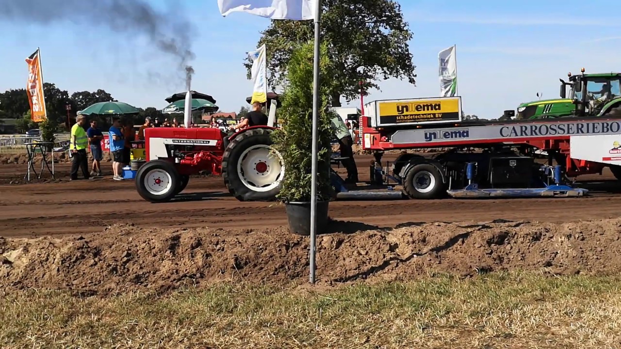IHC 553 trekkerslep coevorden 2018 2.8 ton - YouTube