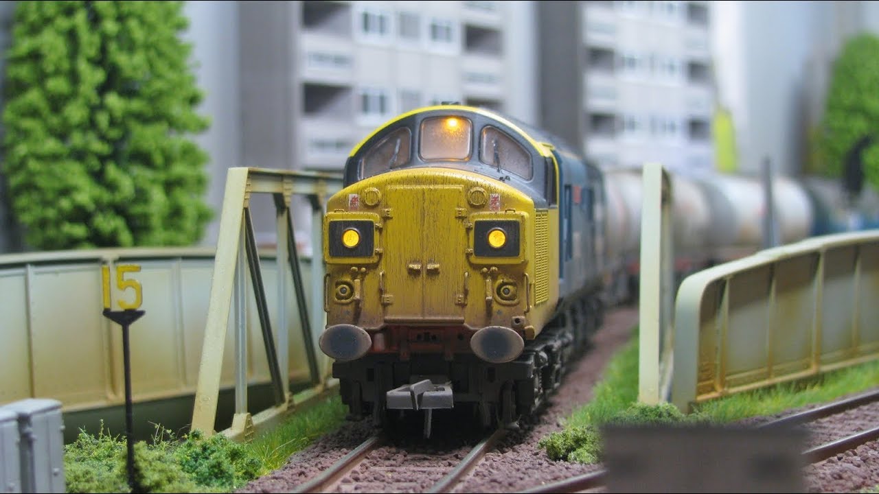 Bachmann Class 37 - 37012 "Loch Rannoch" Sound Fitted - YouTube