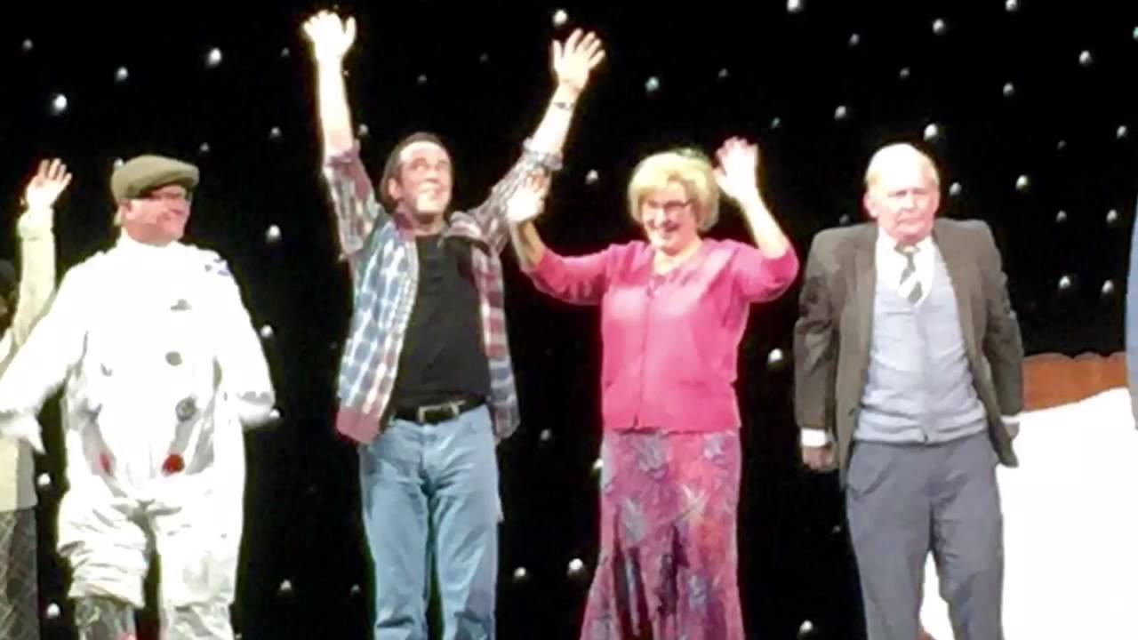10/10/14 - Closing Night of Still Game Live - Glasgow SSE Hydro - YouTube