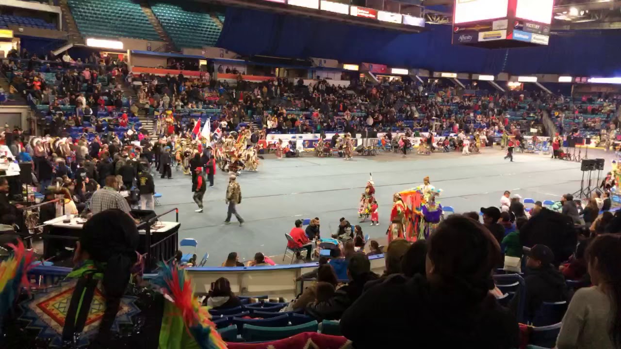 Saskatoon powwow 2019 - YouTube