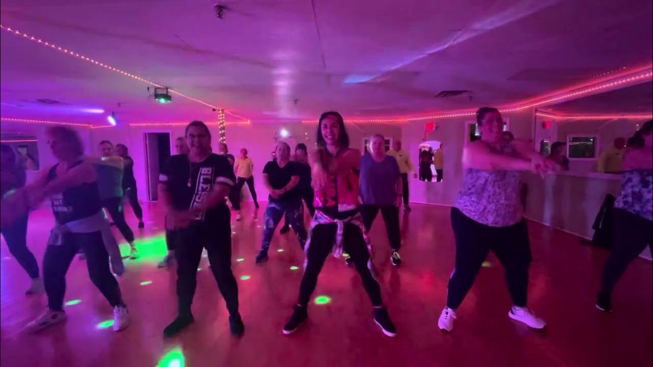 *BOW CHIKA WOW IT by kali J & littie * Zumba choreography by Maríanela Ramírez and Stephanie ...