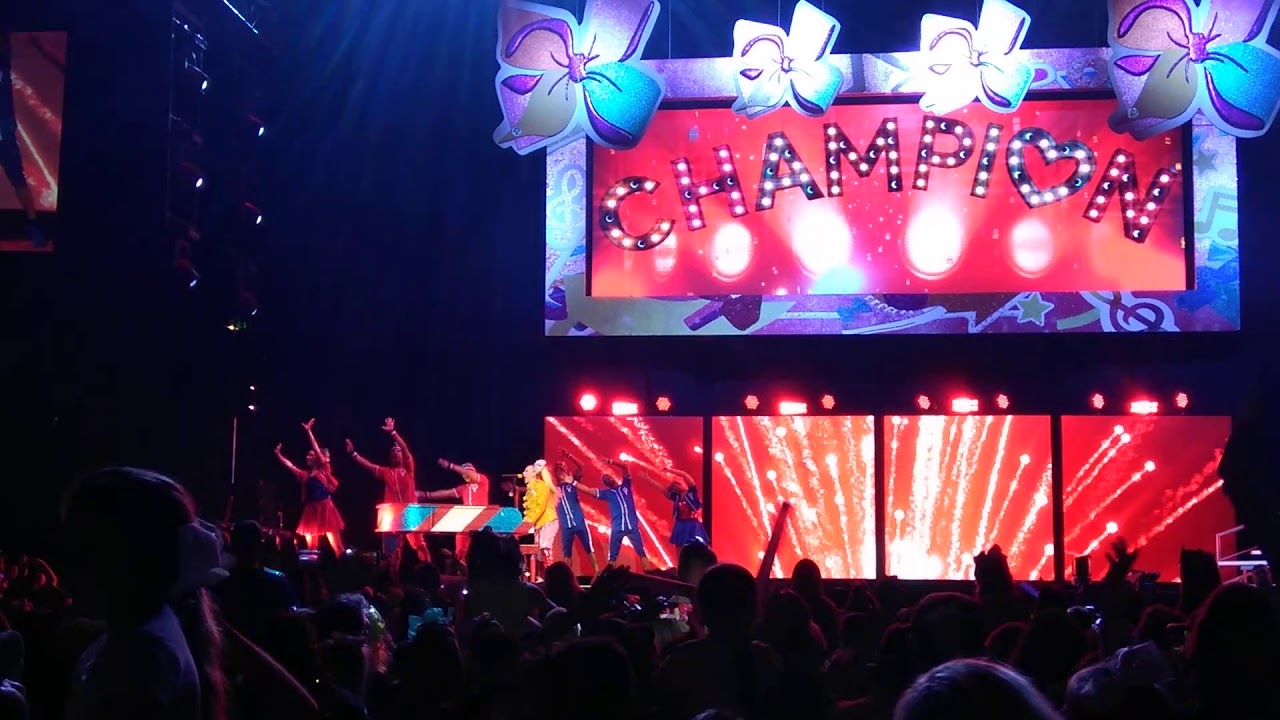 JoJo Siwa dream concert - YouTube