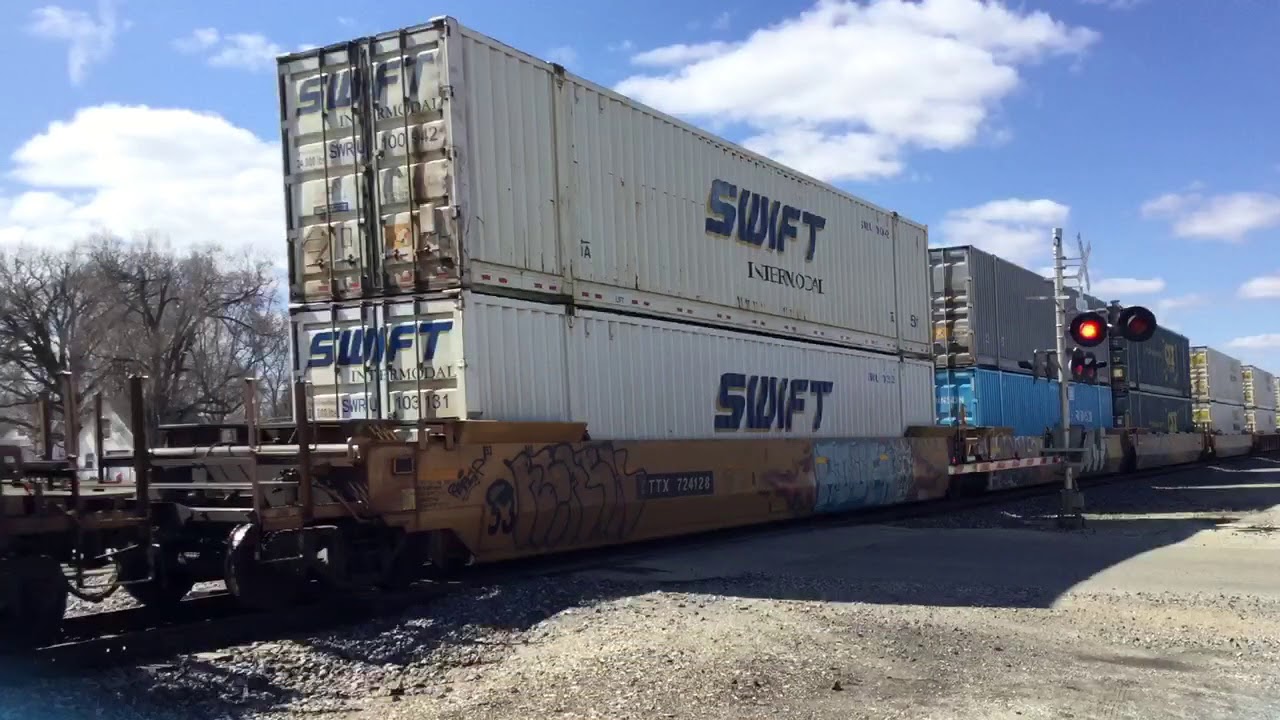 A Fast BNSF Container Train - YouTube
