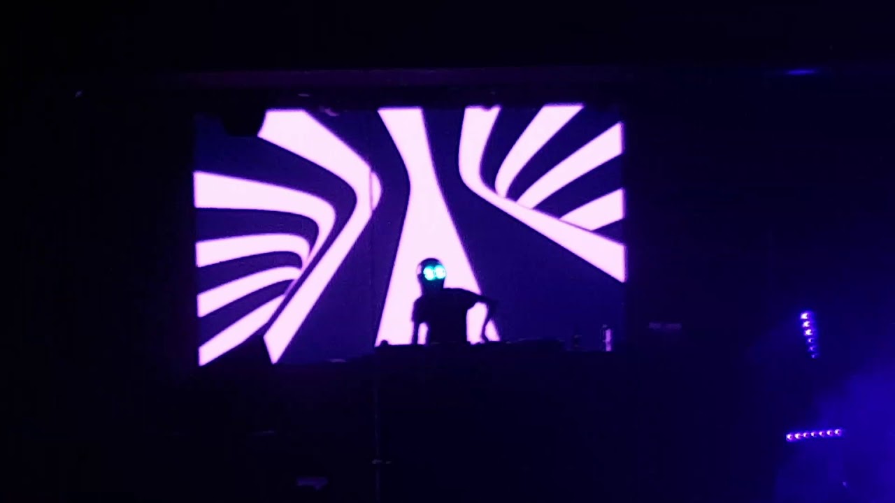 Rezz - Purple Gusher (live @ Concord) - YouTube