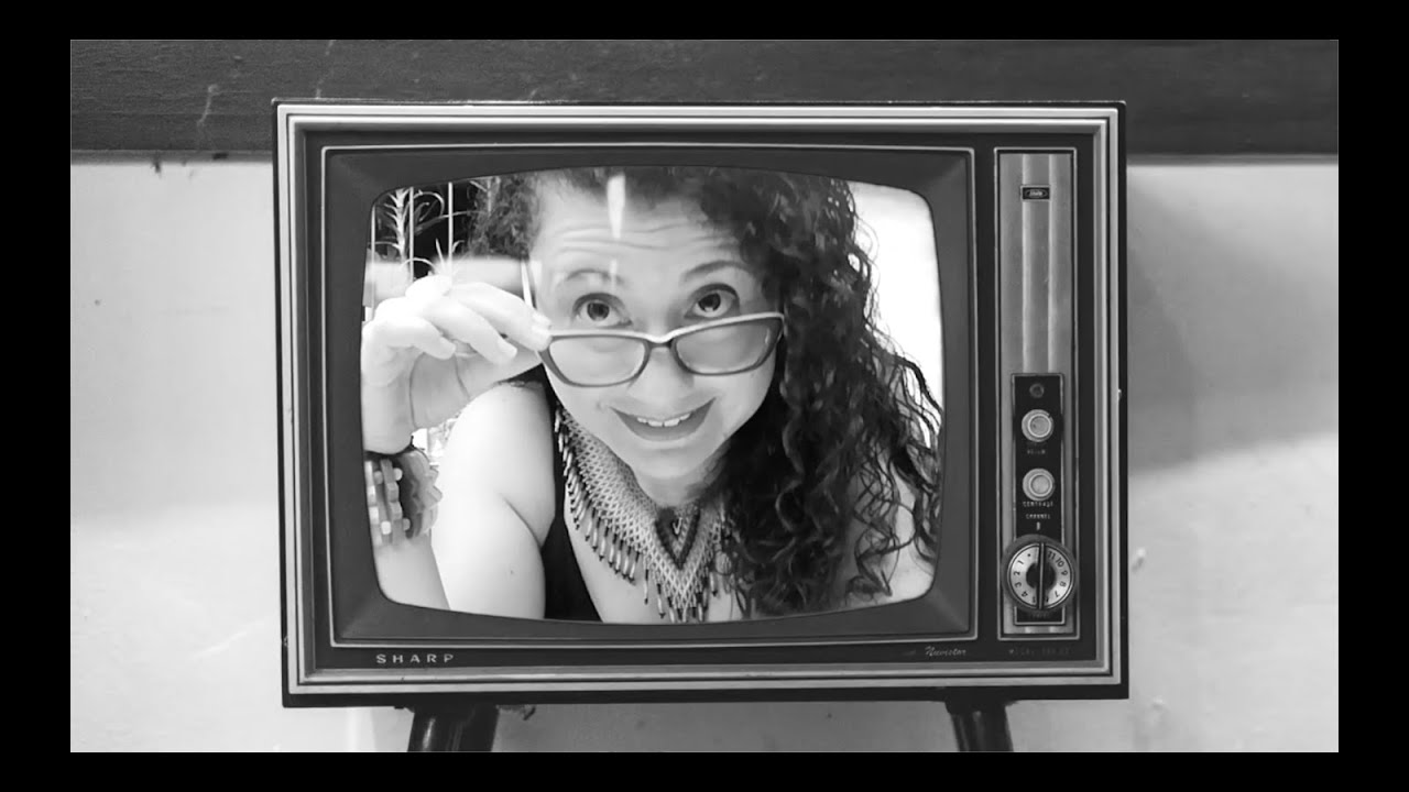 El huevo de la felicidad / La Crespa Torres - YouTube