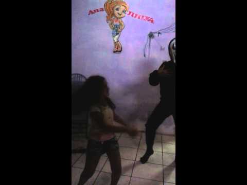 Menina arroto dança com a morte o lepo lepo