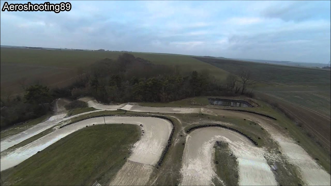 Terrain de motocross - YouTube