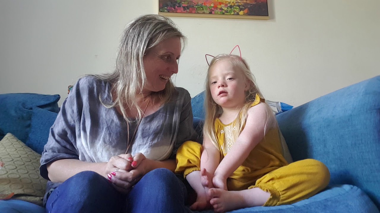 Makaton for 'gold' - YouTube