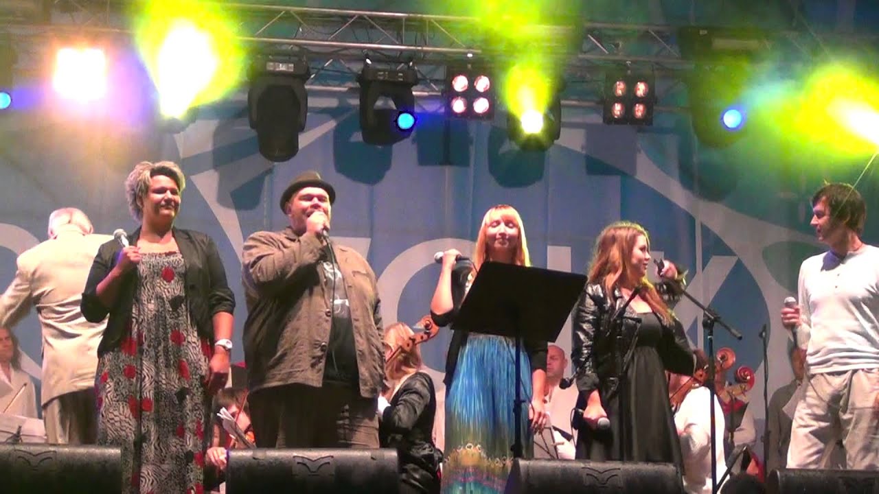 Viru Folk 2013 Virumaa Laul "Ei ole üksi ükski maa" - YouTube